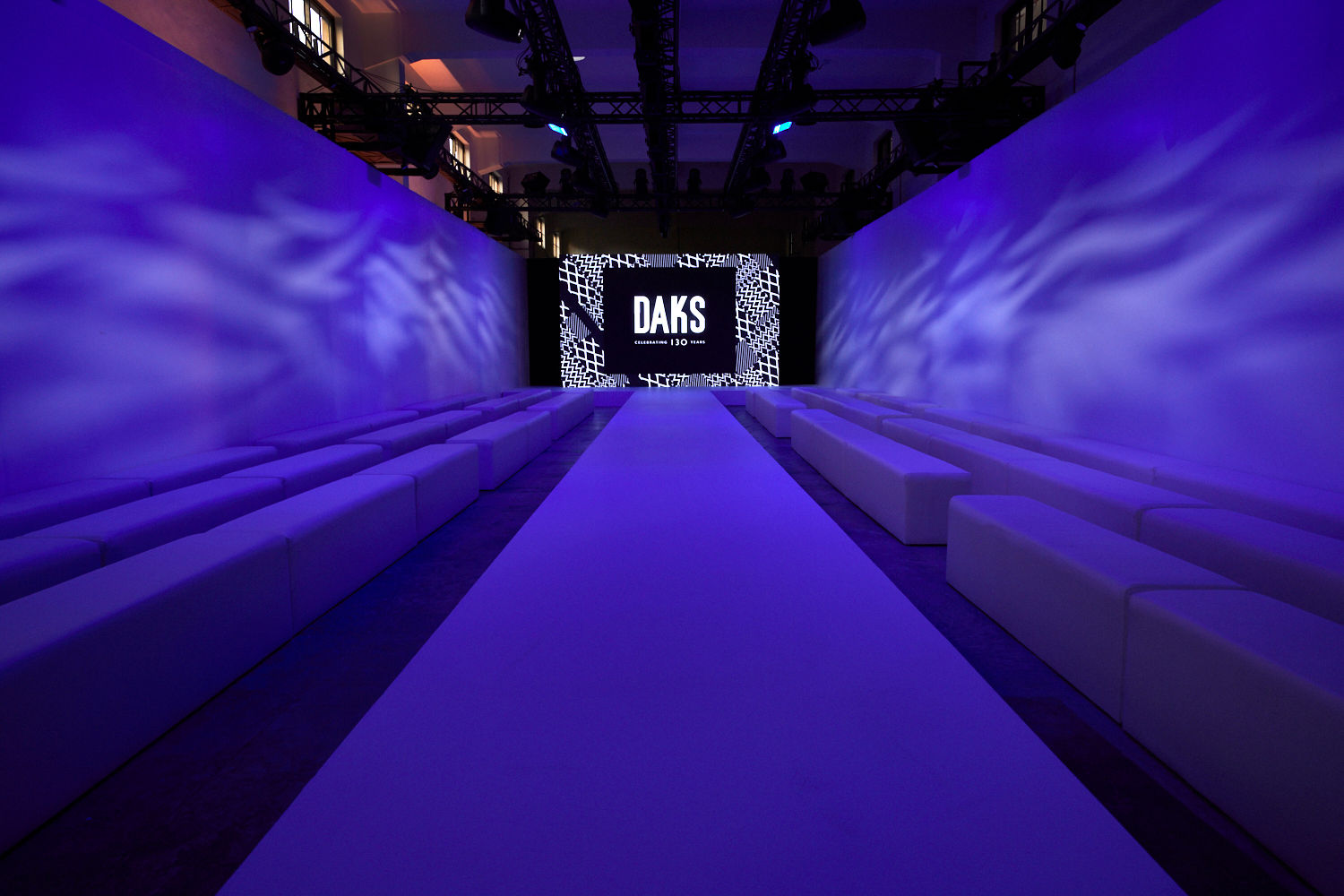 DAKS 130 週年服裝秀登場！胡宇威演繹現代英倫風，品牌友人加賀美智久、李玉璽等走上秀場 | Prestige Online - Taiwan