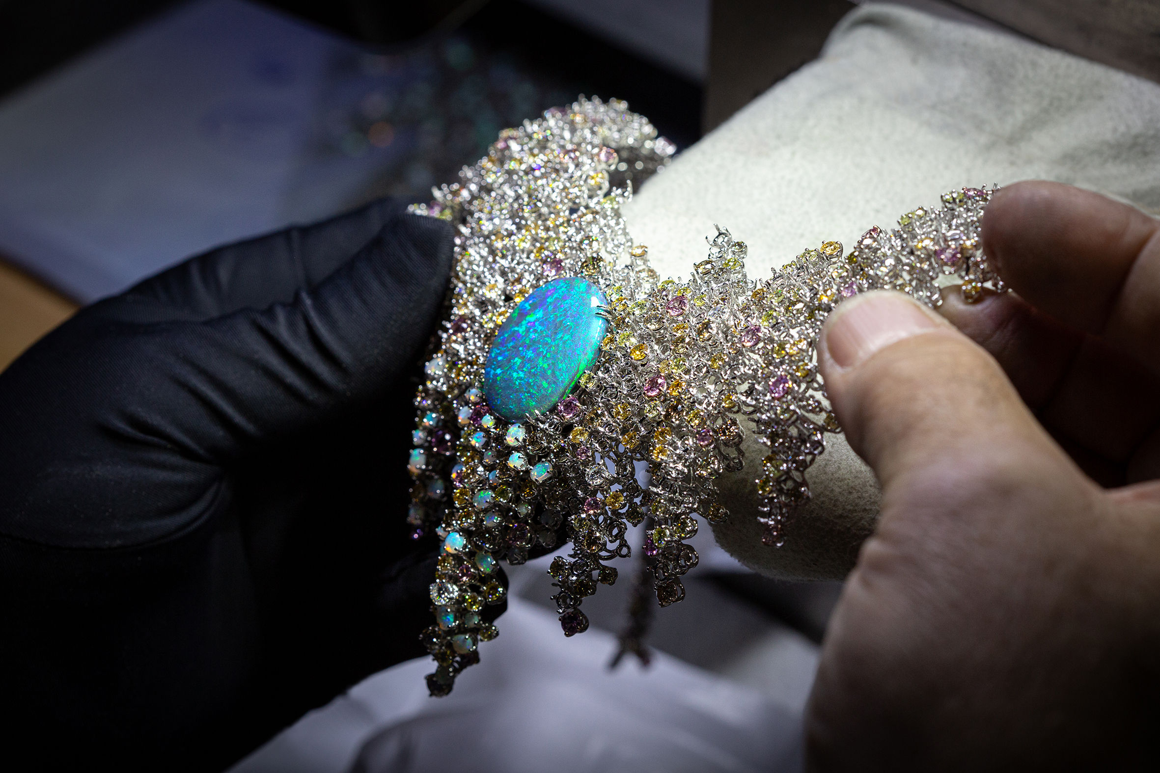 Damiani 百週年慶典米蘭博物館公開展出至4月28日。集團副總裁暨家族成員 Giorgio Damiani 與 Prestige ...