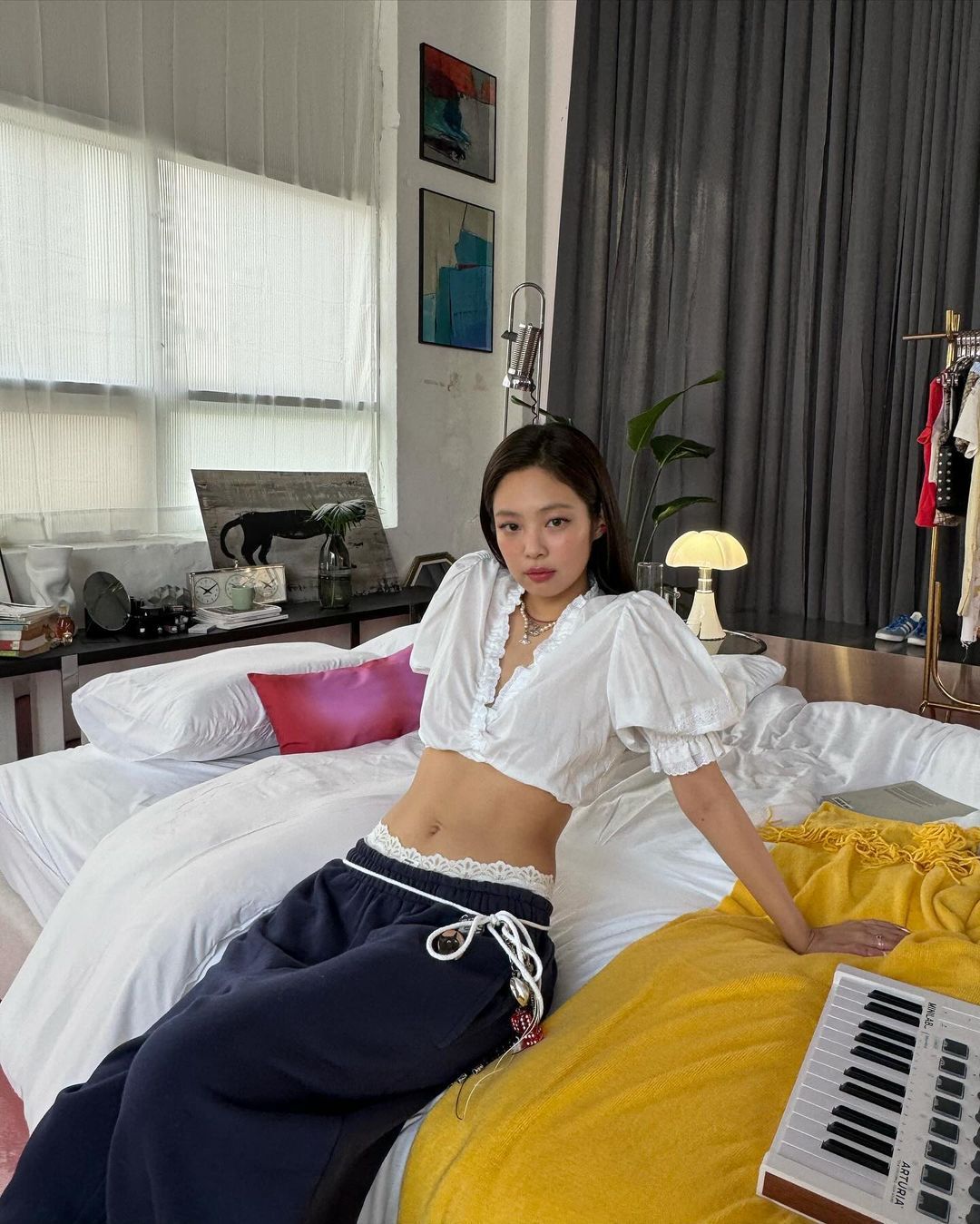 Jennie與Zico合作〈SPOT!〉單曲破3千萬點閱！關於Jennie在MV中的穿搭造型全都來自這些品牌 | Prestige ...