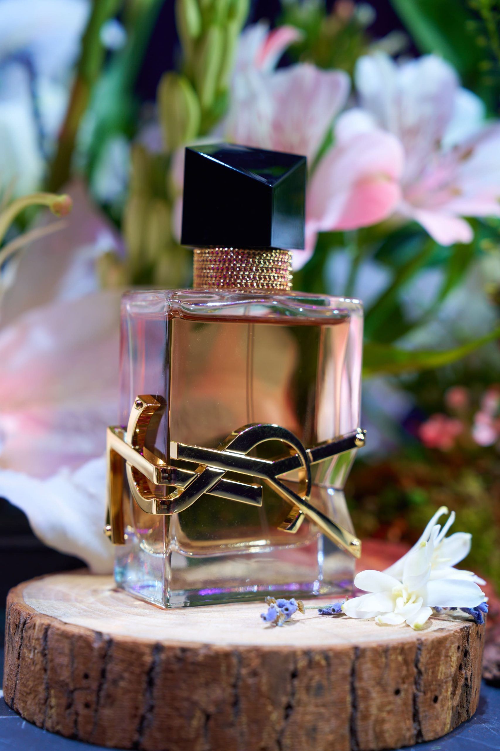 YSL Beauty 奢光派對揭幕，精品美妝結合互動裝置，跟著品牌大使與好友婁峻碩、邱鋒澤一起狂歡不停歇！ | Prestige Online - Taiwan