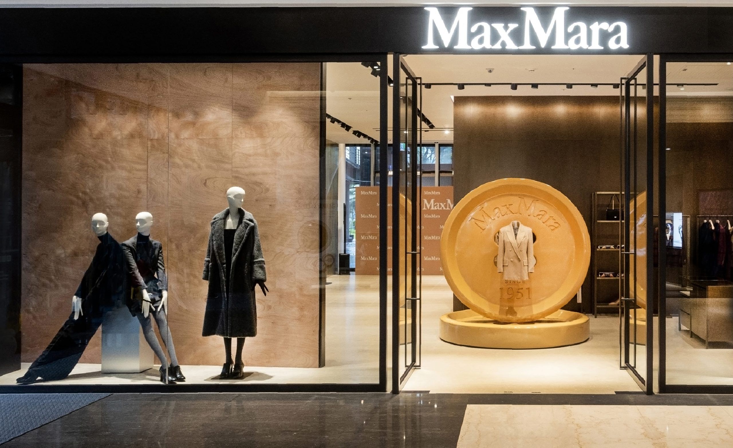 Max Mara Jacket Circle期間限定裝置登場！三位金鐘女力謝盈萱、柯佳嬿、詹子萱各自演繹經典Olimpia Jacket ...