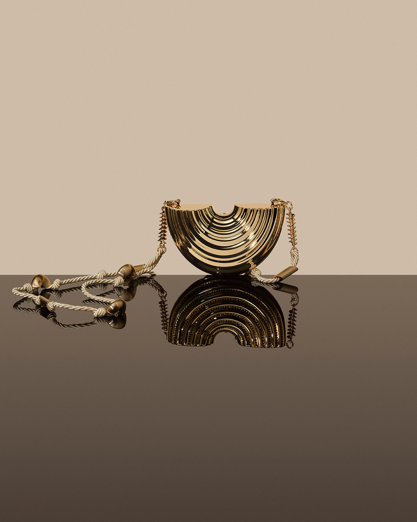 FENDI 百年盛會「World of FENDI 2025」獨家解密：十款經典包袋 Made-To-Order 復刻，連「義大利麵」都成為 ...
