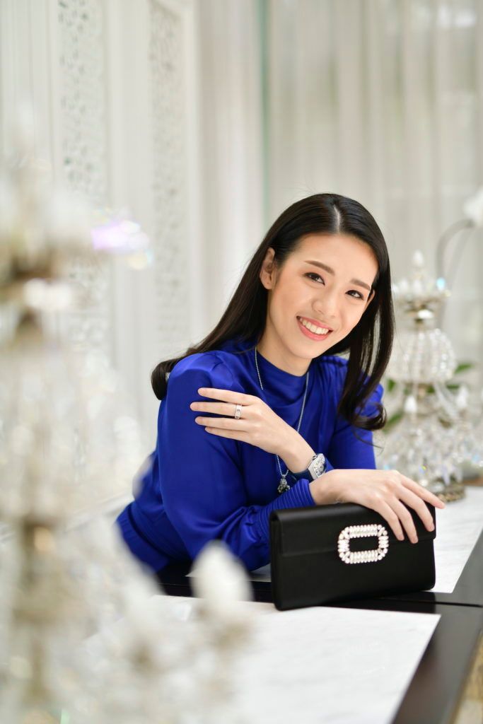 Meet Narawadee Srikarnchana and her Three Daughters