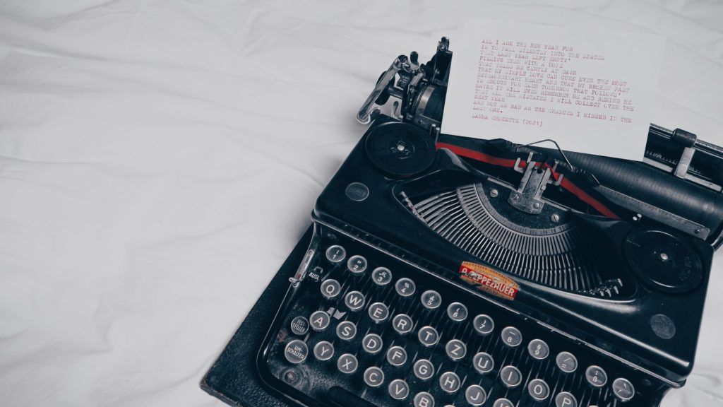 These are 10 poets to follow on Instagram for inspiration