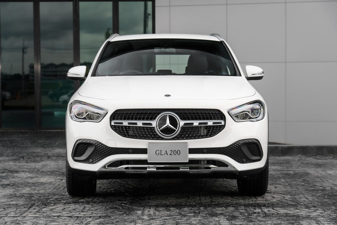 Mercedes-Benz GLA 200 Progressive: The Ultimate Companion for a ...