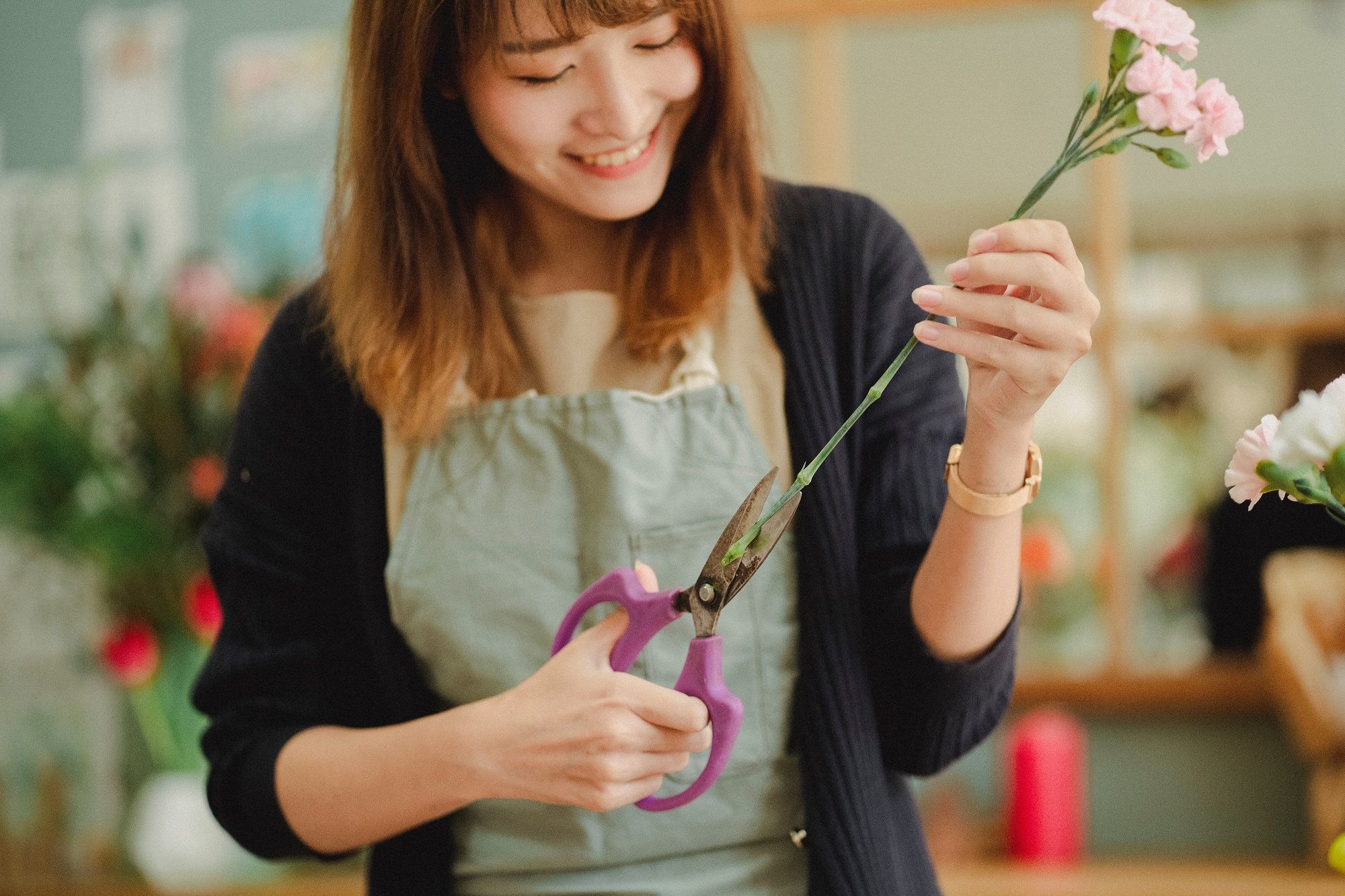 How to easily style a beautiful floral arrangement for your home