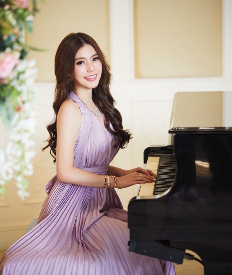 Kamonporn "Mew" Taesopapong | 300 High Flyers | Prestige Thailand