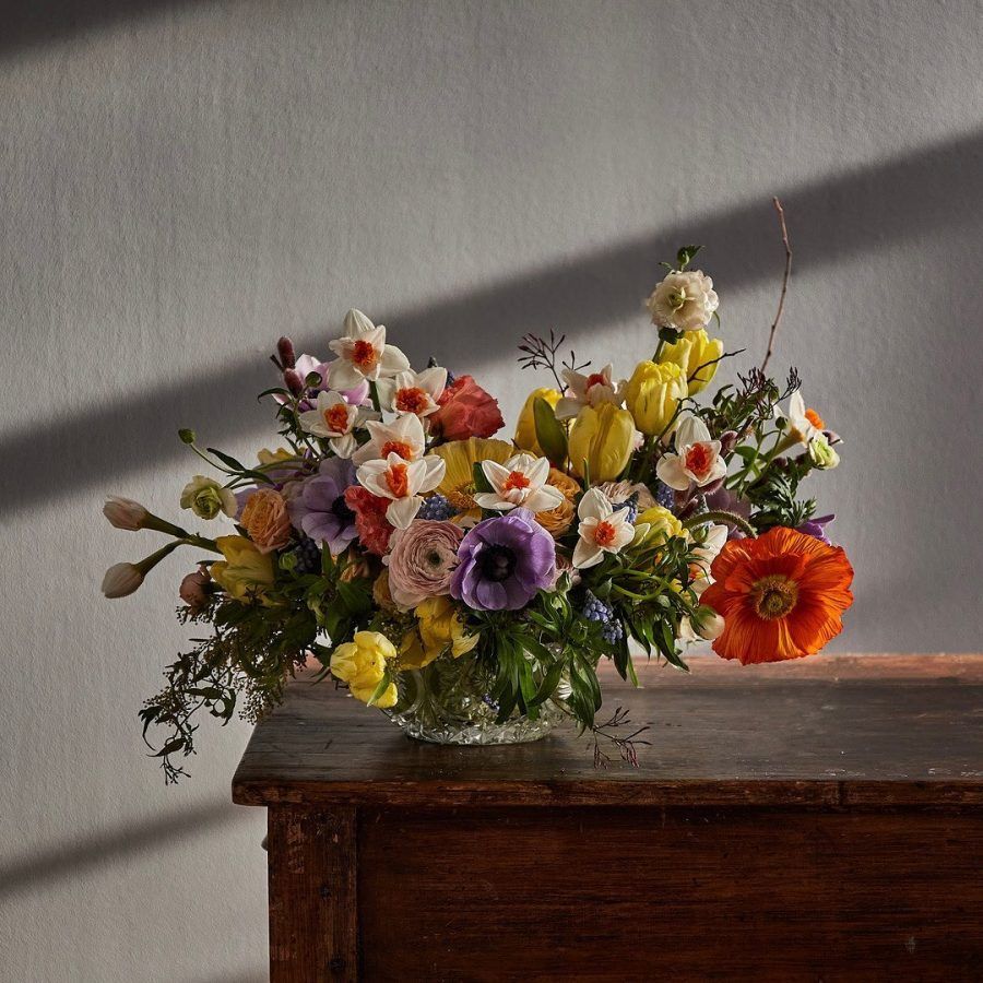 5 Creative Ways to Add Flowers to Your Dining Table