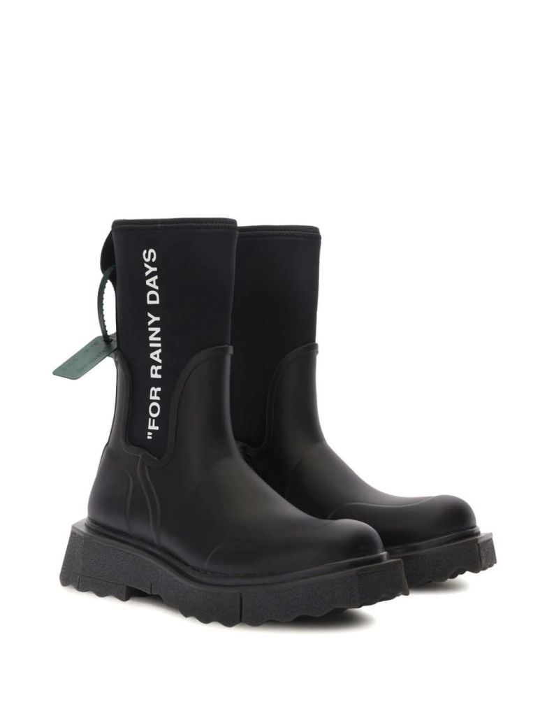 7 Fashionable and Practical Items to Take On Bangkok in the Rain