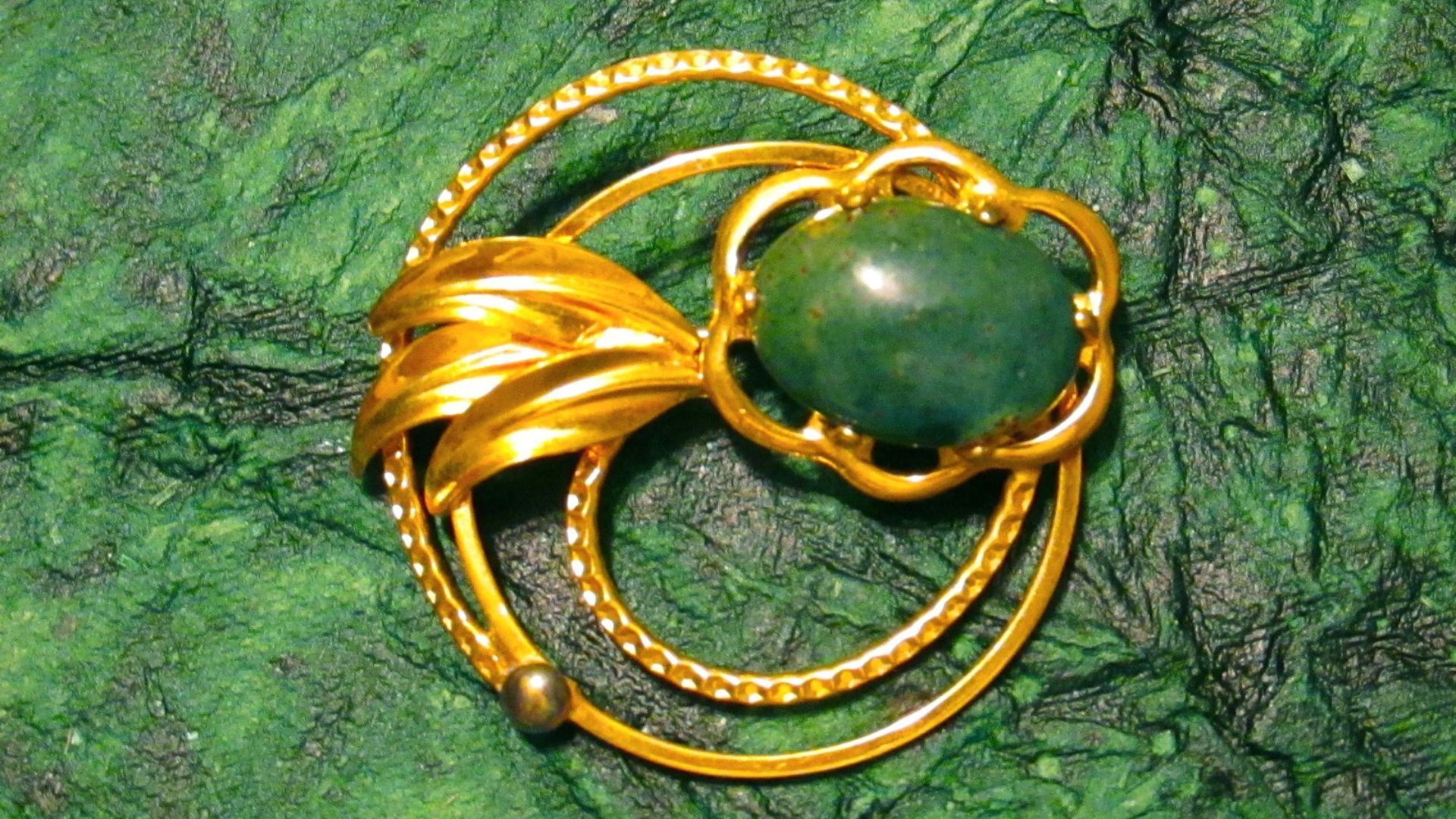 Precious Birthstones That will Bring Luck to Those Born in March