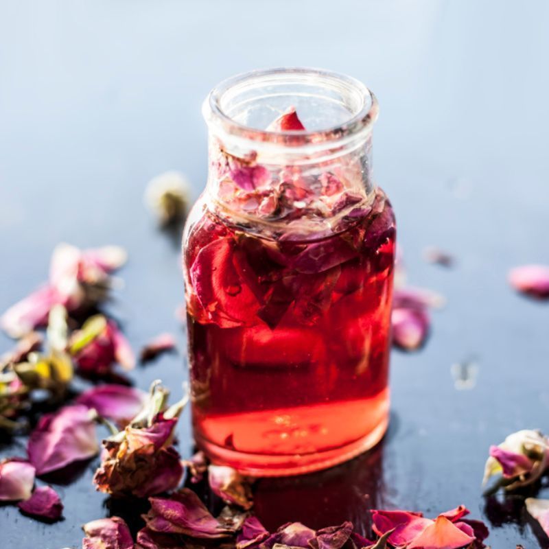 5 Beauty Benefits of Rose Water and How to Make It at Home