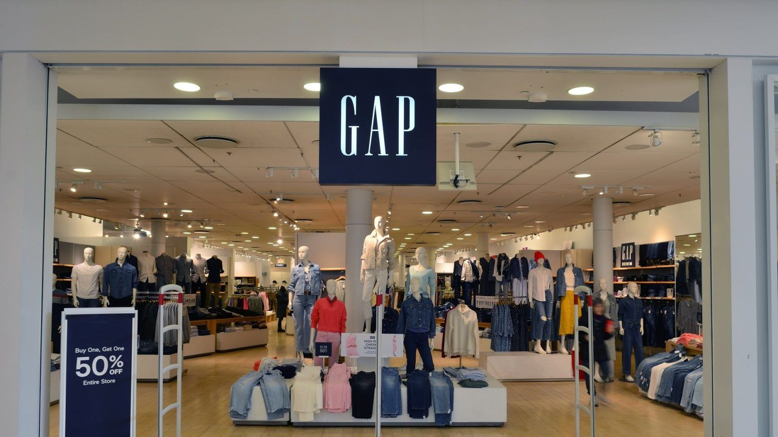 Gap picks Richard Dickson of Mattel as new CEO