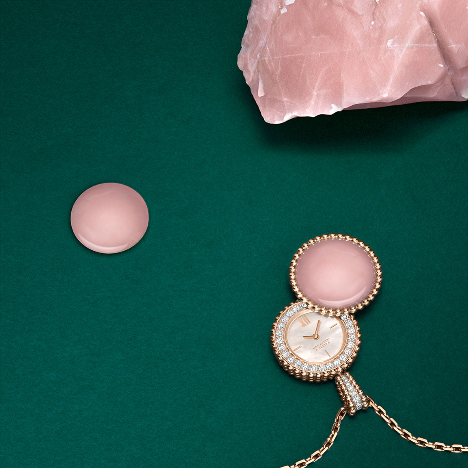 Van Cleef & Arpels Adds Exciting New Variations to its Perlée Collection