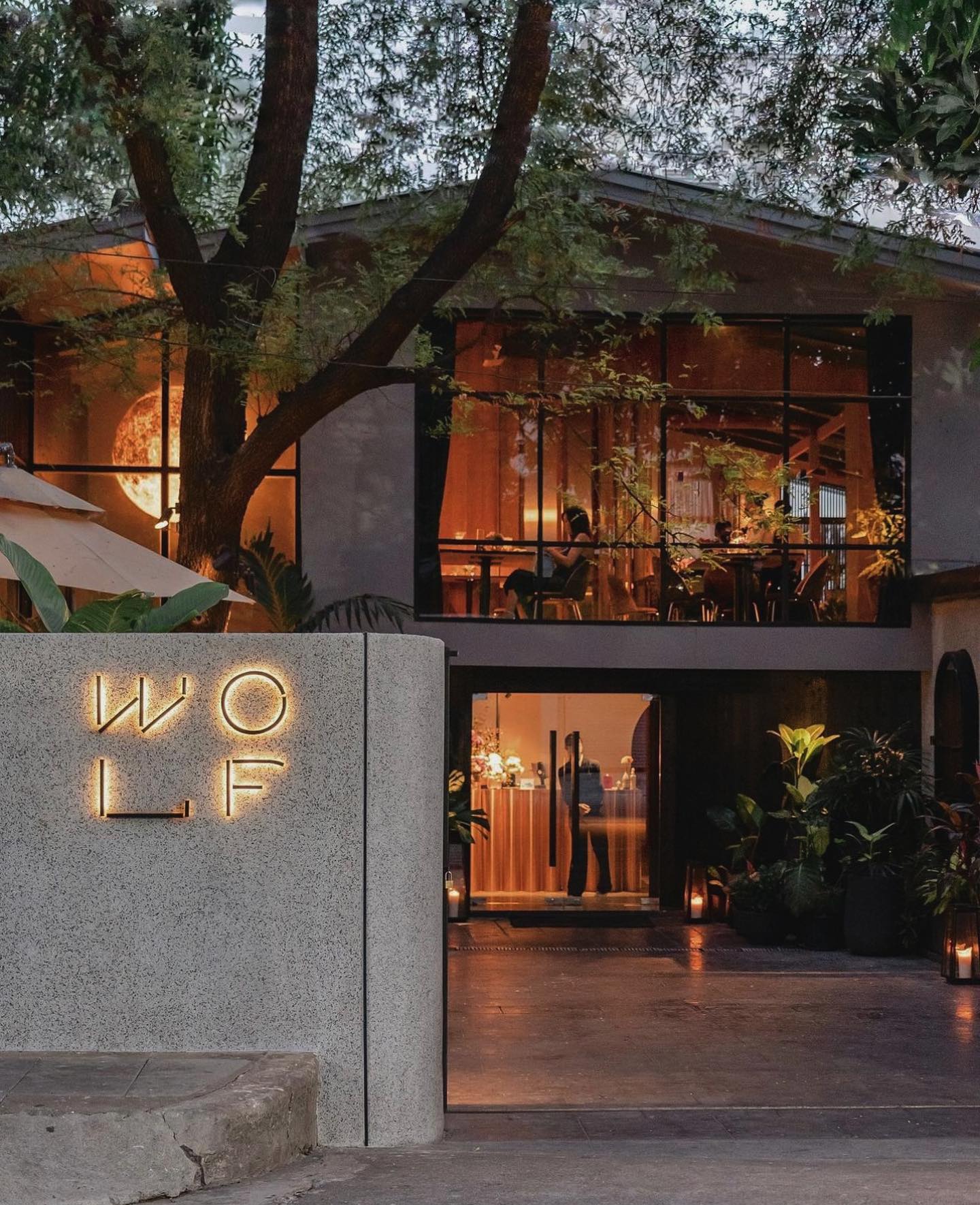 The Prettiest Moon-Themed Restaurants and Bars in Bangkok