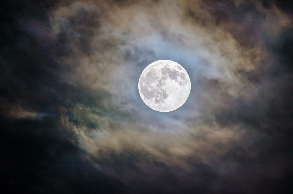 What is Moon Bathing? Why, and How to Moon Bathe