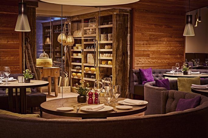 Staying in Style at the Luxurious Ritz-Carlton Toronto Hotel