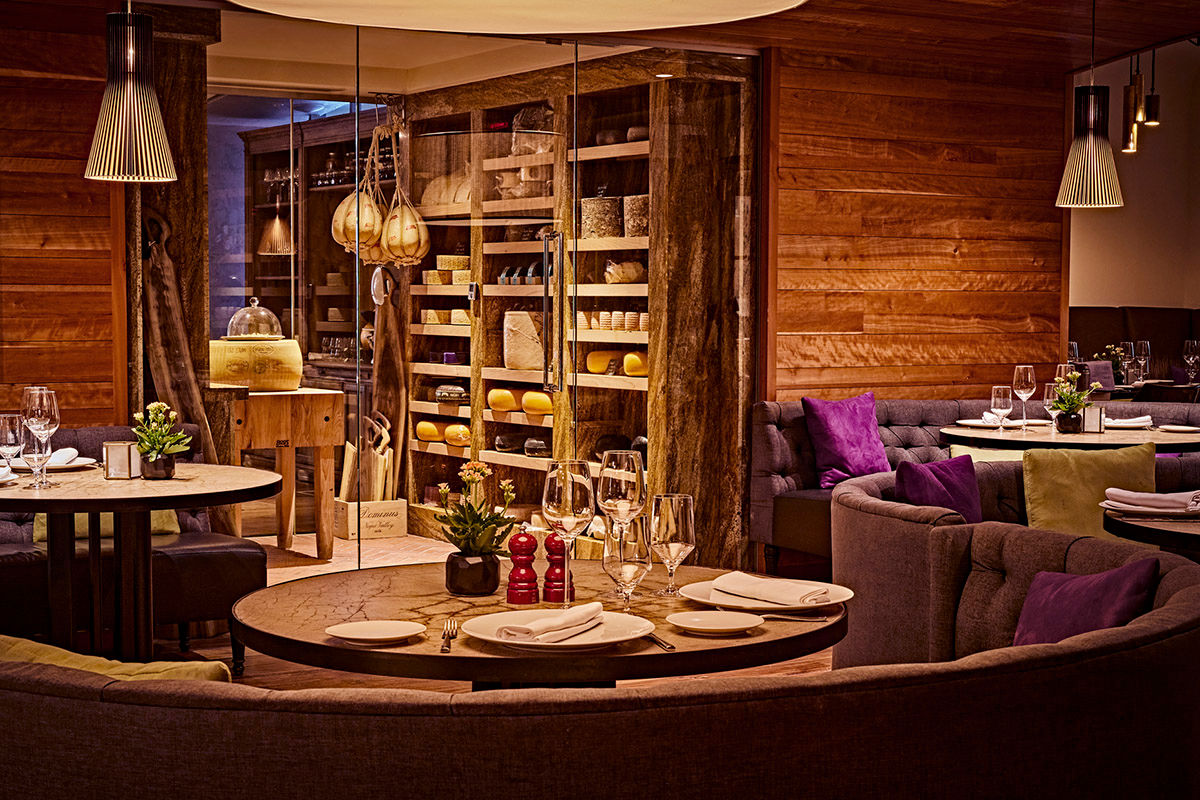 Staying in Style at the Luxurious Ritz-Carlton Toronto Hotel