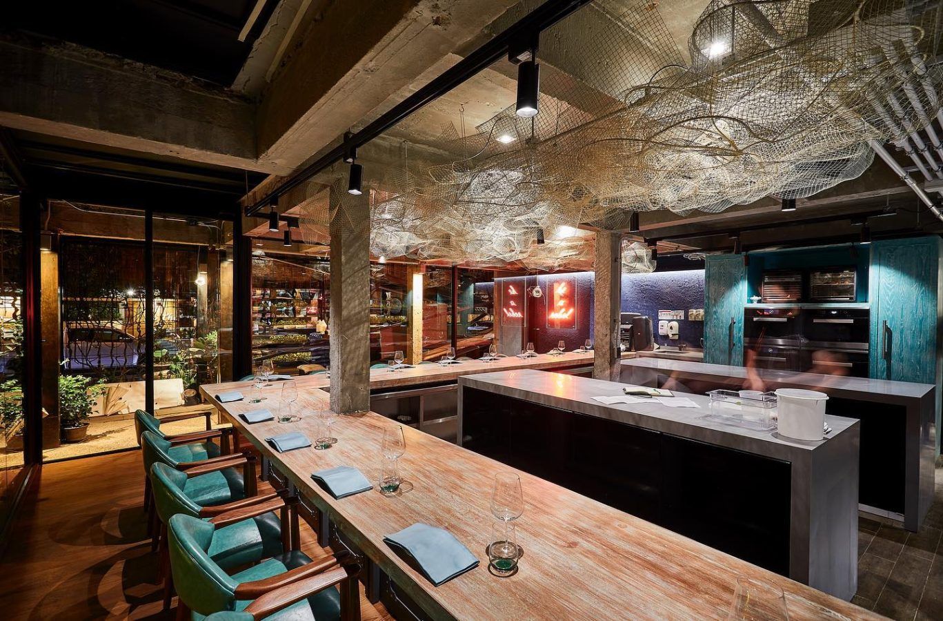 The Best Bangkok Restaurants for Dining Alone