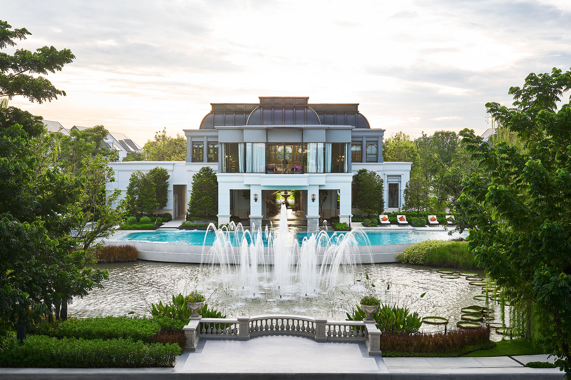 Sansiri’s Ode to Elegance: Narasiri Phahol-Watcharapol Embraces a ...