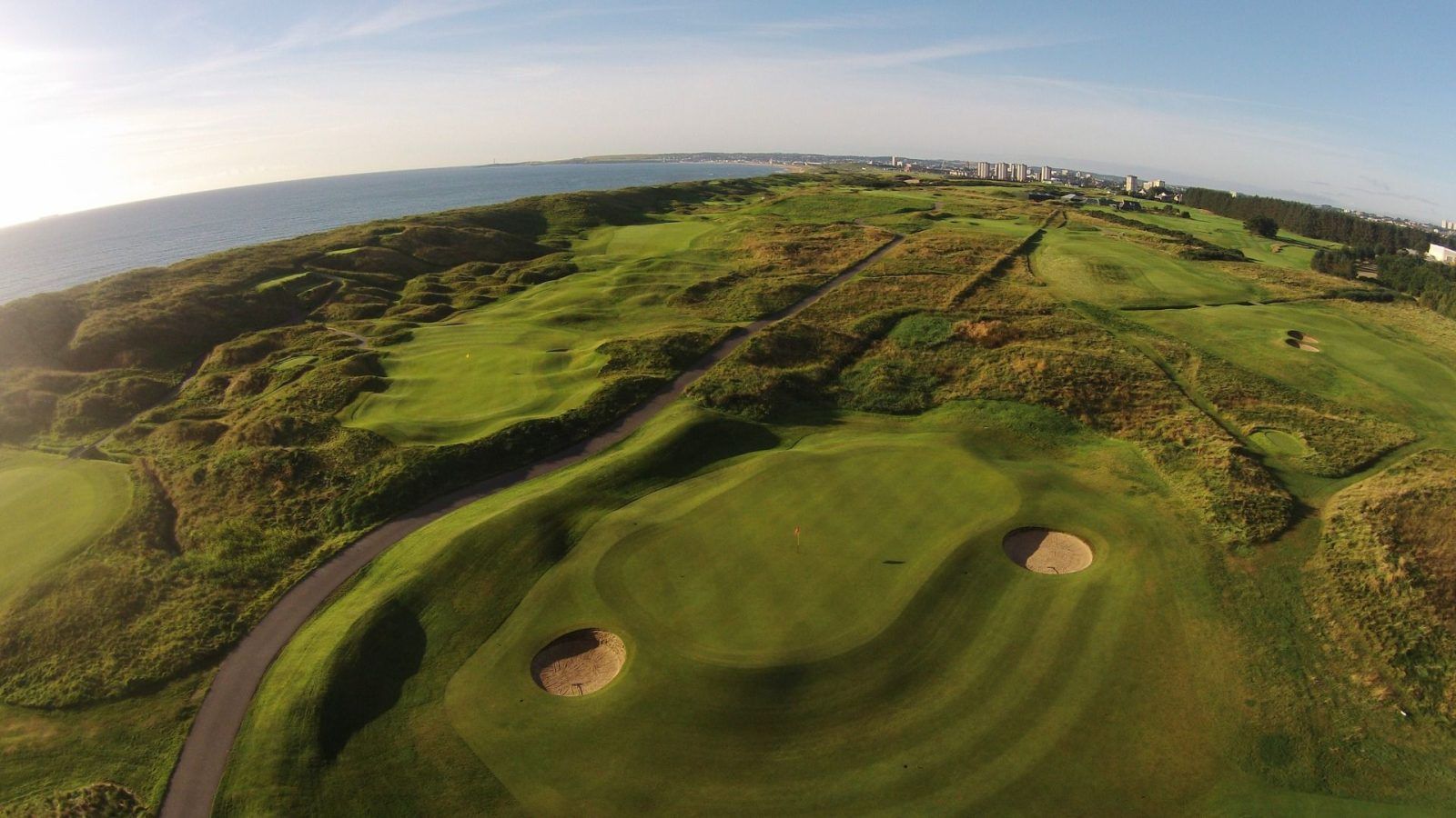 What are the 10 Different Types of Golf Course Layouts?