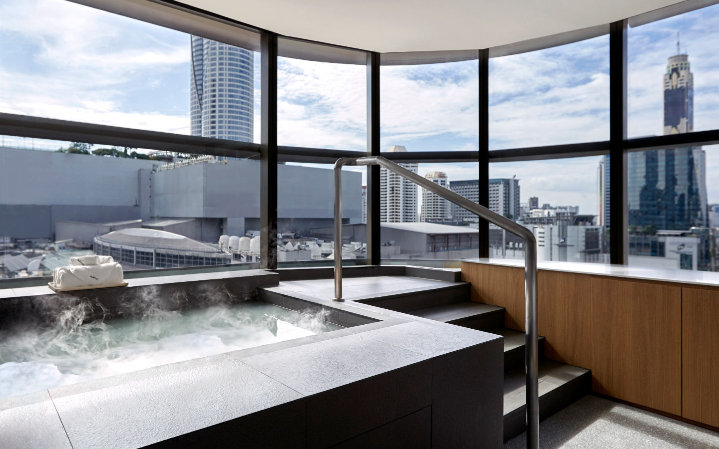 Top Japanese Onsens in Bangkok: Review, Price, Location | Prestige TH