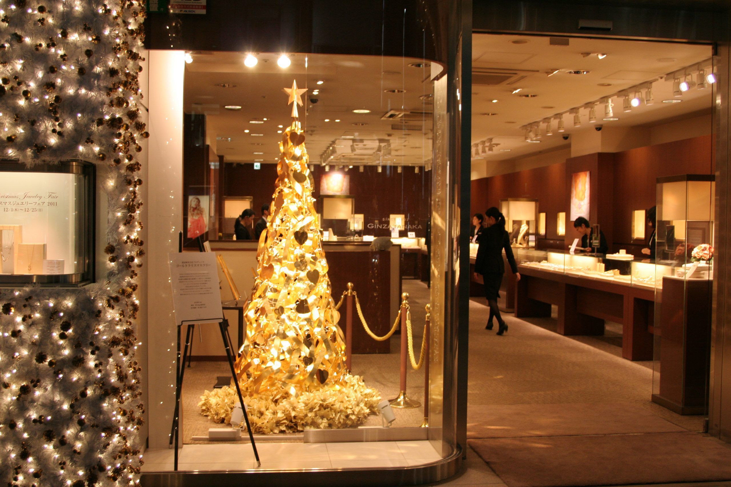 10 most expensive Christmas trees around the world